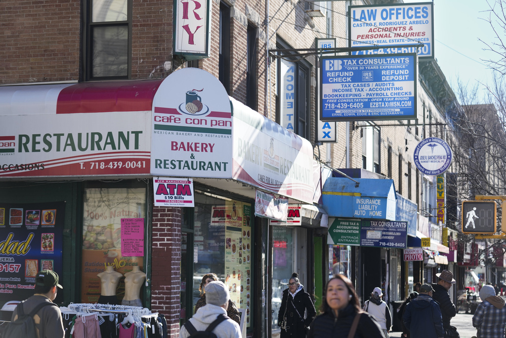 What Trump's order making English the official language in the US could ...