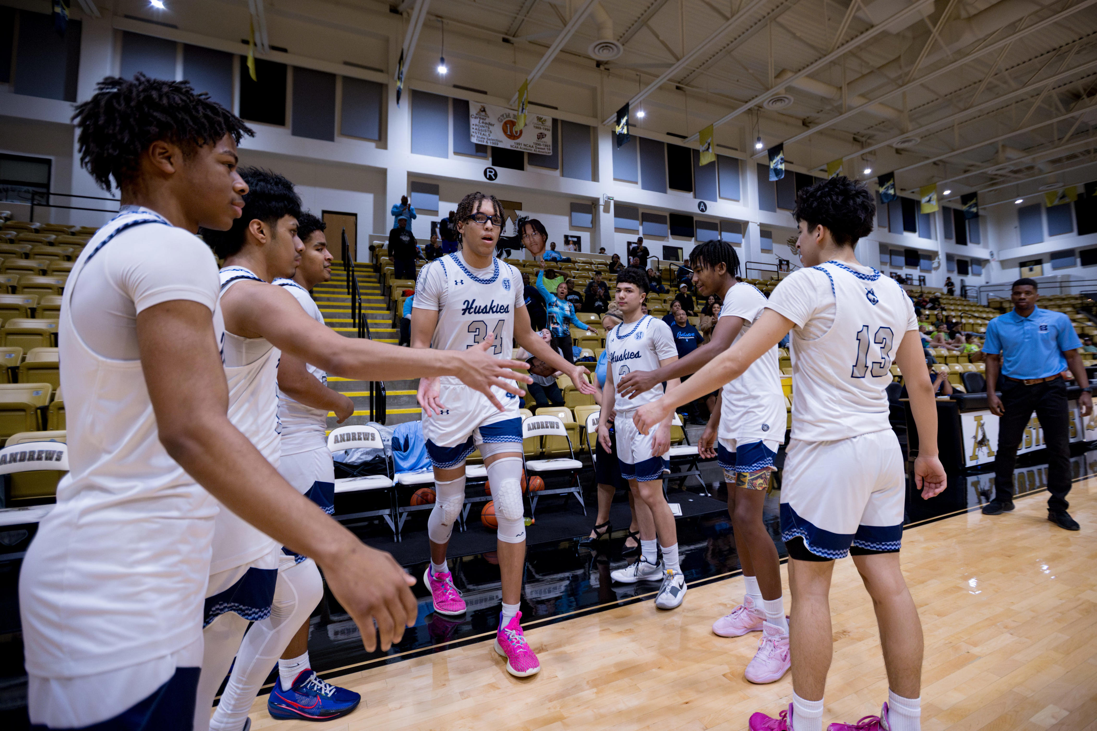 8 El Paso high school boys basketball players receive 2025 All-Region ...