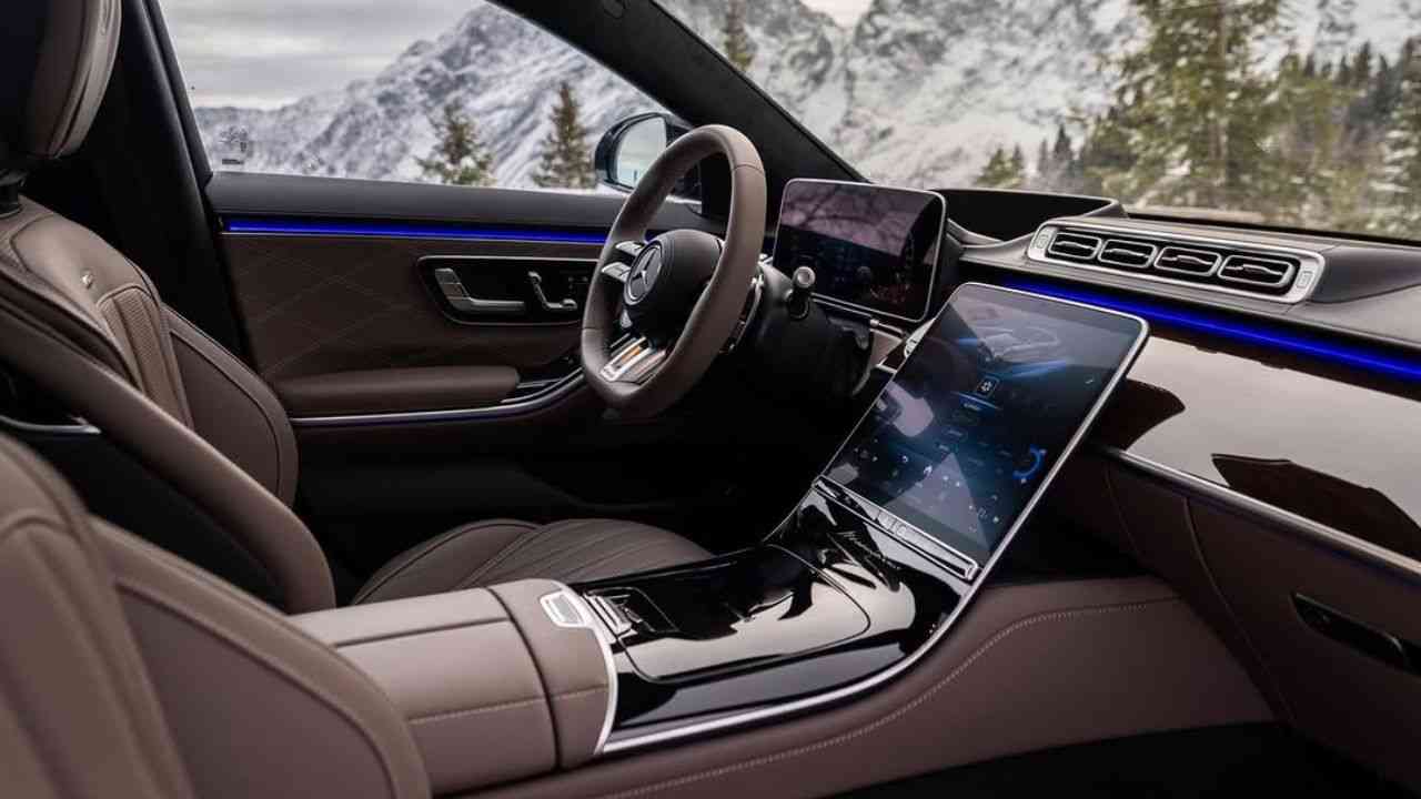 Mercedes admits that giant screens do not define luxury and promises ...