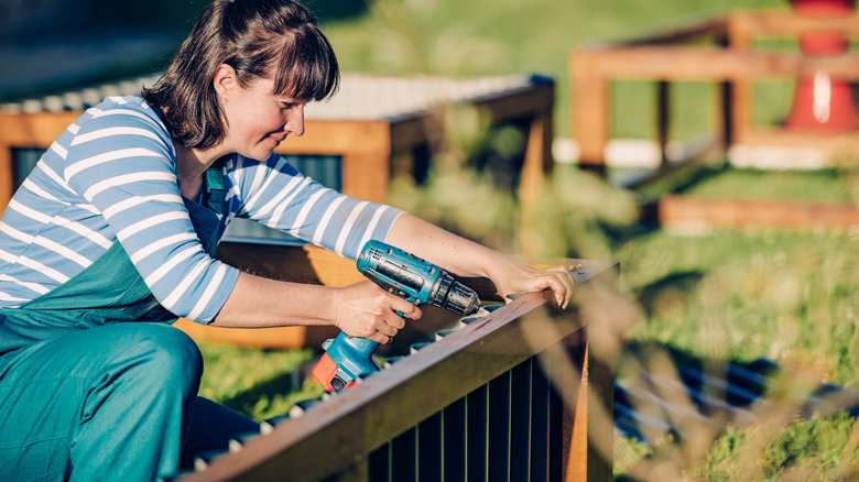 DIY An Ornamental Iron Fence For A Luxurious Look On A Budget