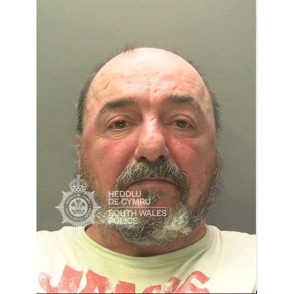 Shocking footage shows 'abusive' man spit in face of paramedic trying ...