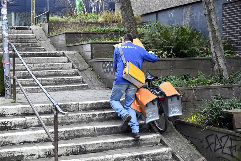 Steeds meer ziekteverzuim binnen PostNL, postbodes 'lopen zich stuk'