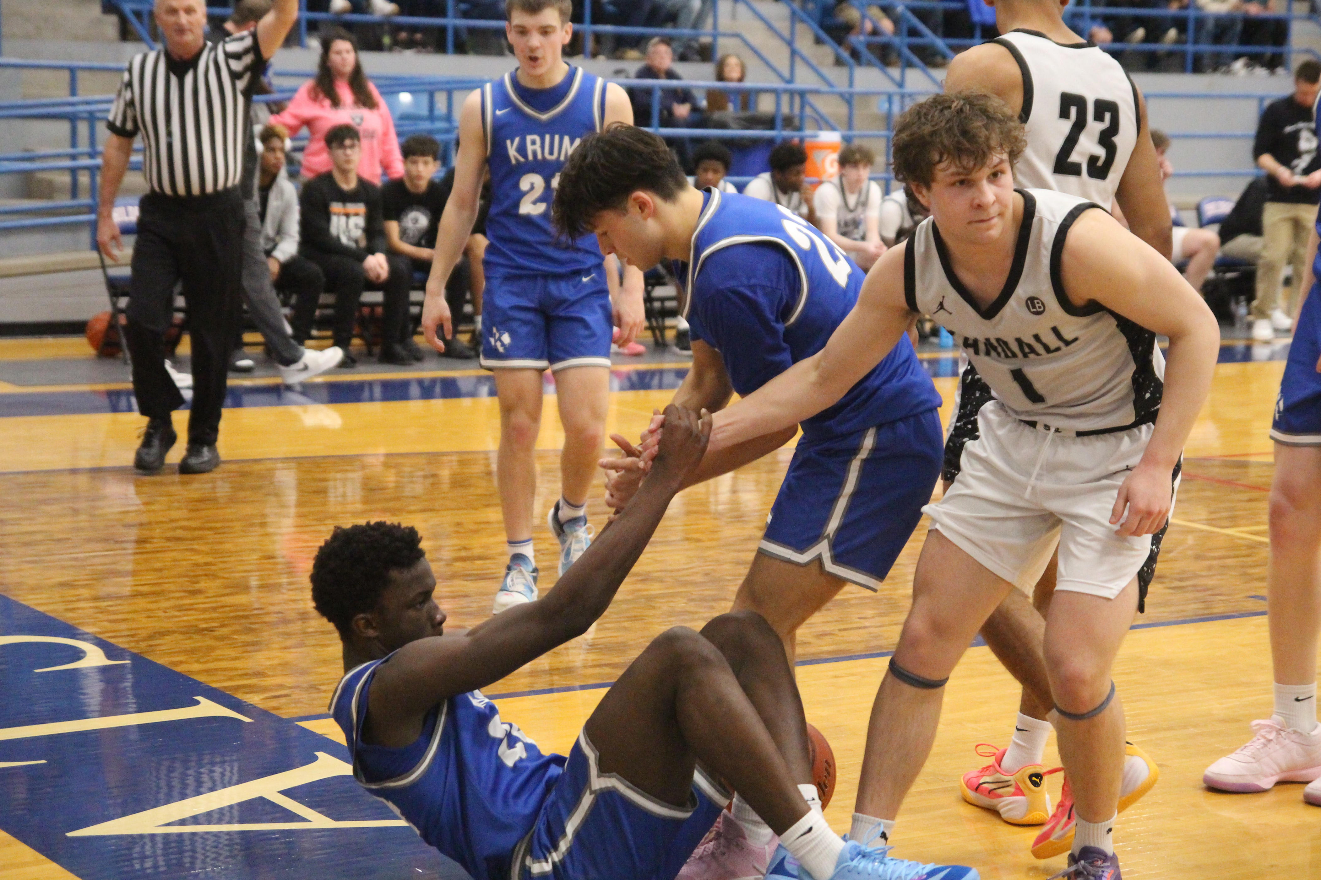 Krum basketball stuns Randall in Region I-4A DII final to reach state ...