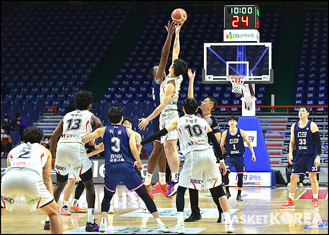 [BK포토화보] 부산 KCC vs 수원 KT 경기모습