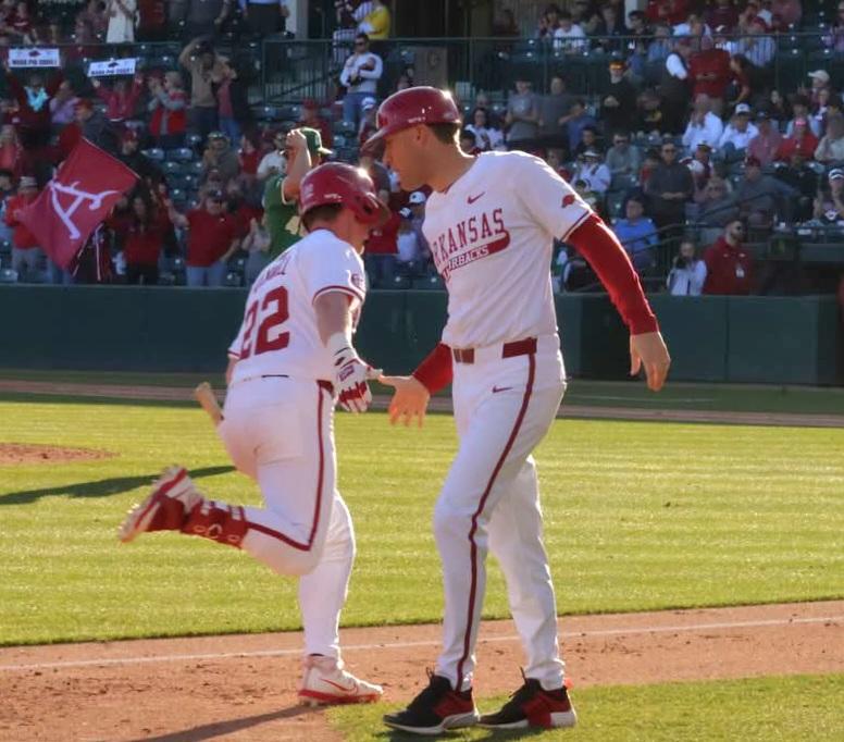 Diamond Hogs put up 10-run inning to rally past Charlotte for 11-10 victory