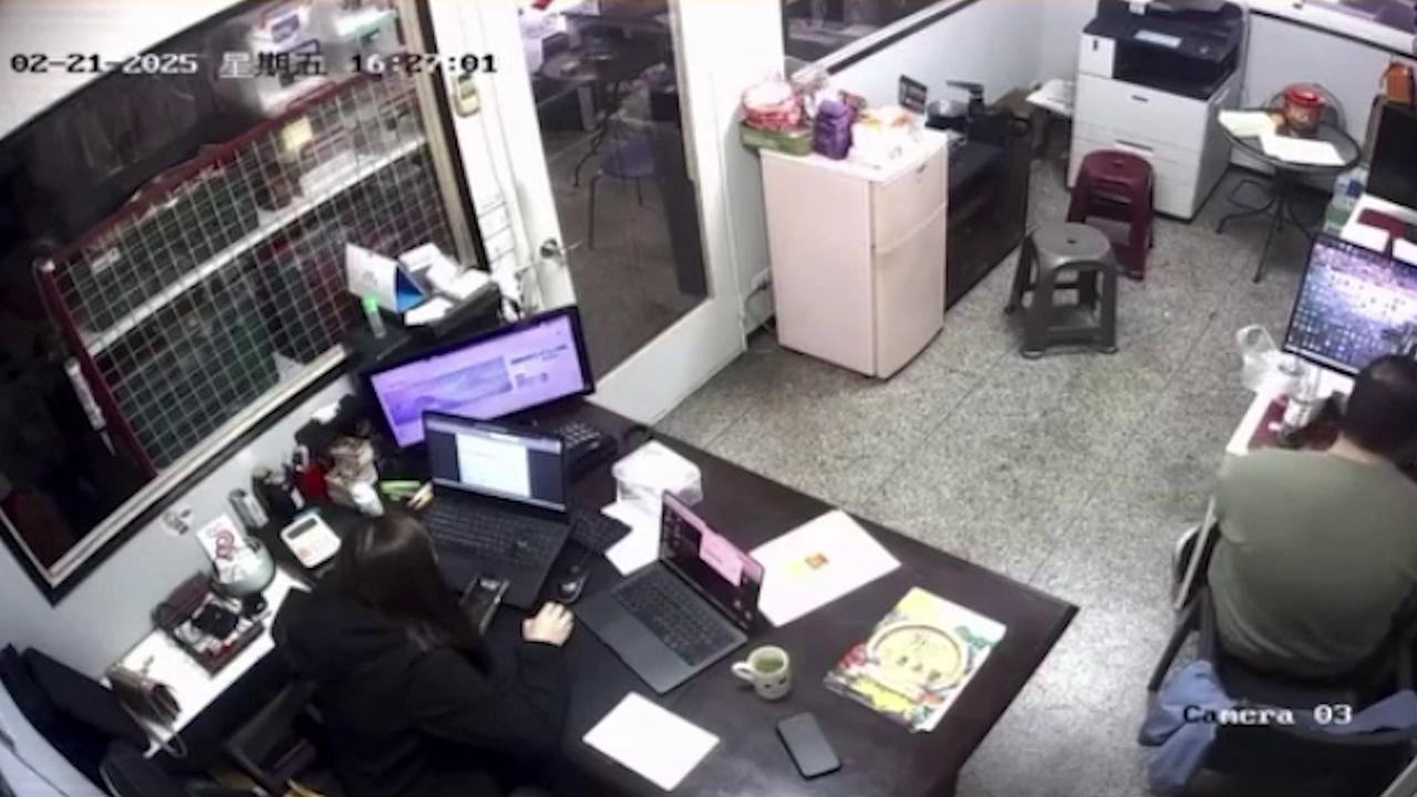 Power bank explodes in office worker's face