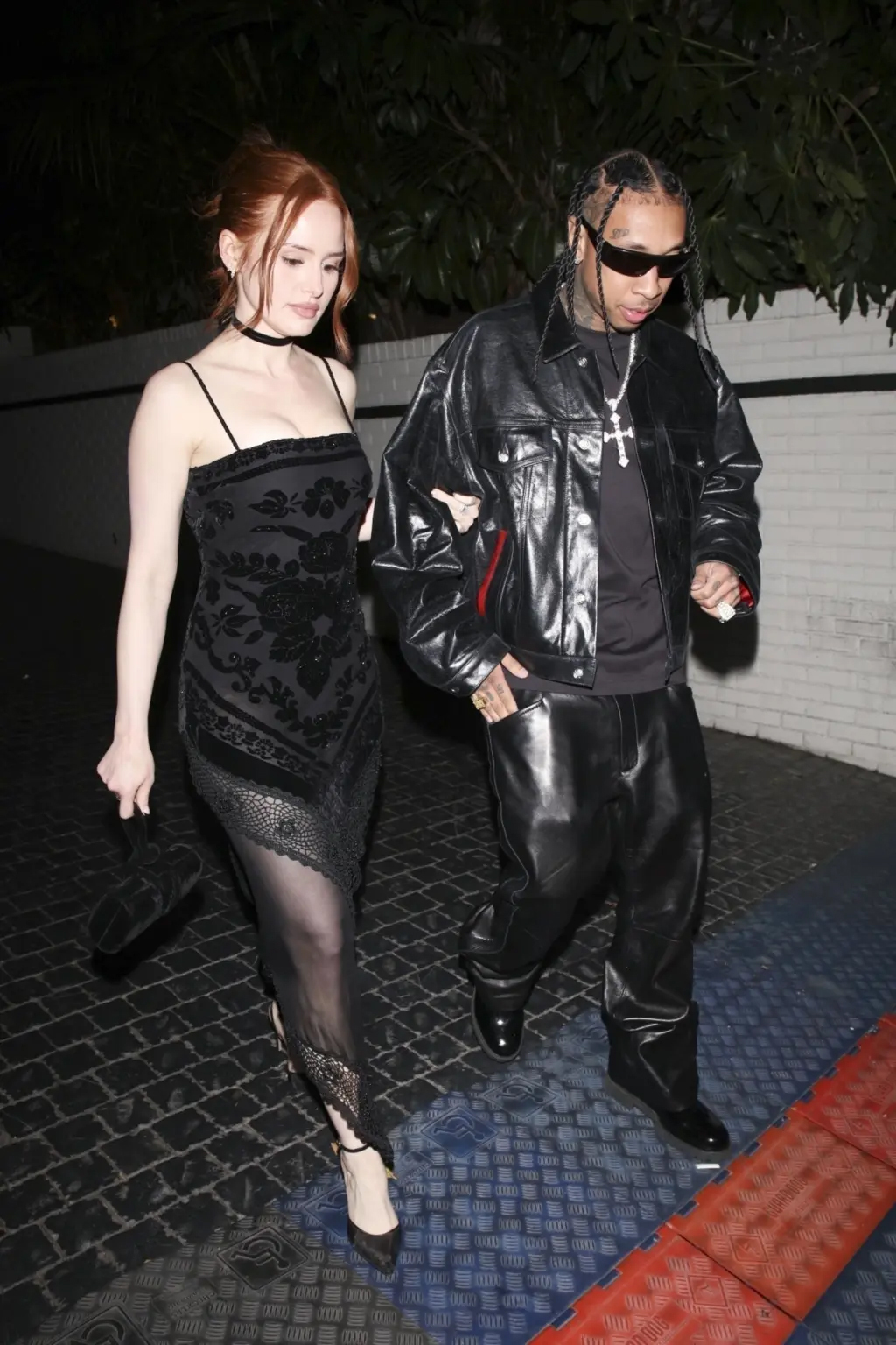 Bạn trai cũ Kylie Jenner tay trong tay người đẹp mới