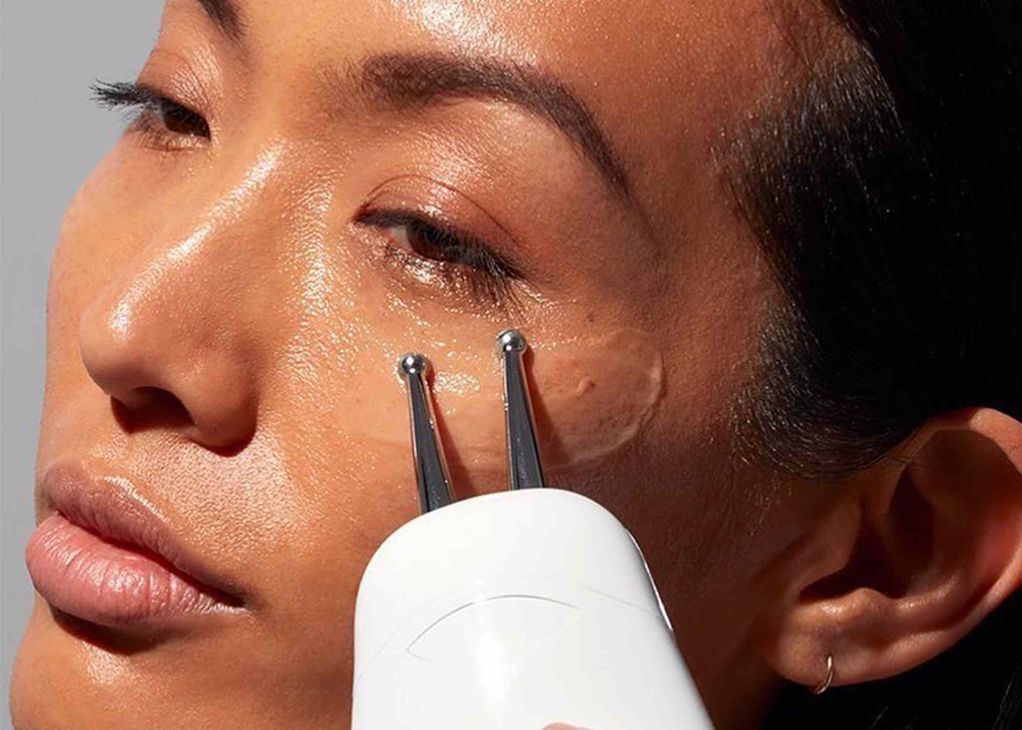 How to Pick the Best Microcurrent Device for a Sculpting Facial At-Home