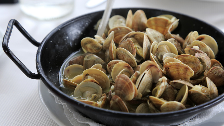 Can You Eat Clams That Didn't Open While Cooking?