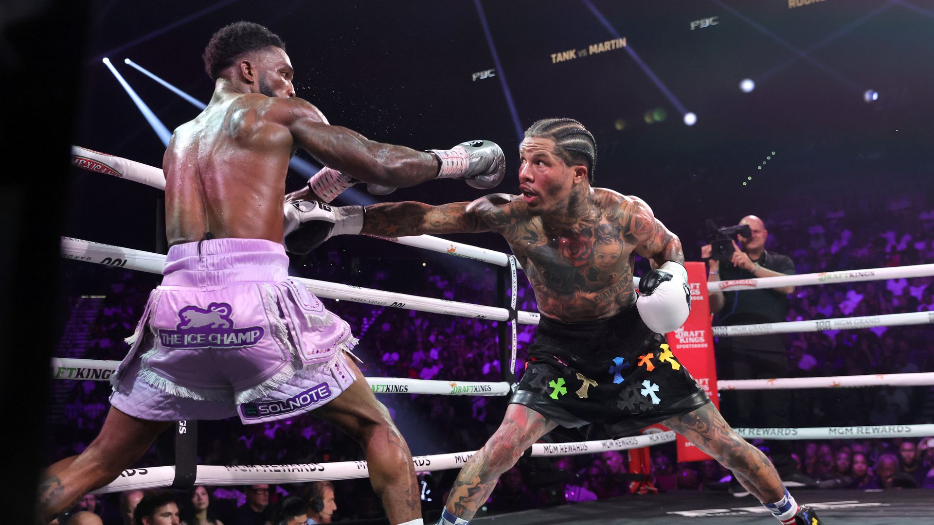 LIVE! ‘Tank Vs. Roach’ Highlights, Streaming Updates TONIGHT!