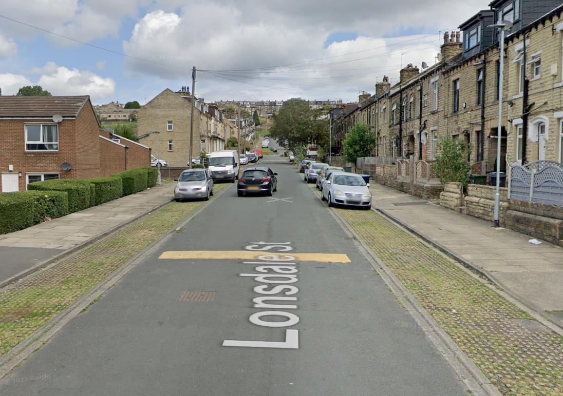 Lonsdale Street Bradford: Man rushed to hospital with head and facial ...