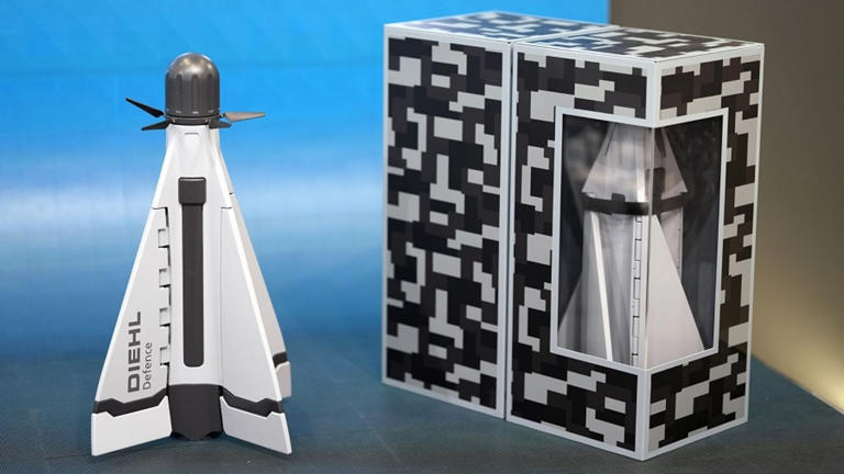 Cicada je unikátní protidronová raketka, která je chytí do sítě, anebo ...