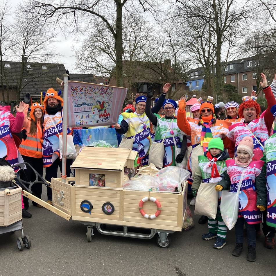 Bunte Kostüme und viel Kamelle – so feiert Benrath den Veedelszug