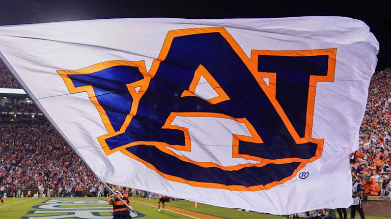 Auburn's Israel Okon Ties World U20 Record at SEC Championships