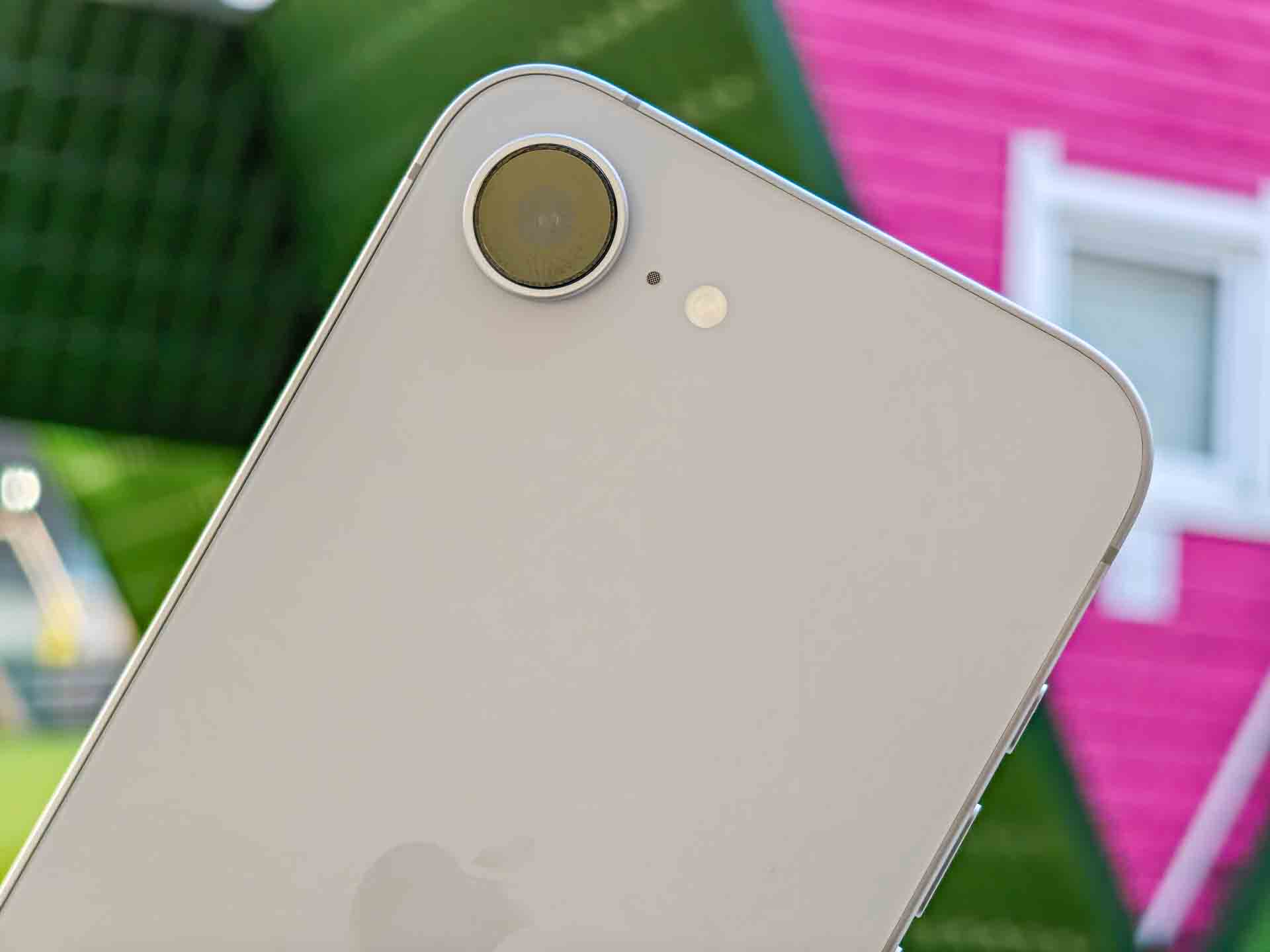 I started using the iPhone 16e and it’s better than I expected