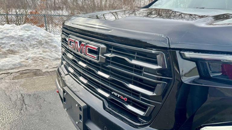 Back-to-Back Drive Comparison: 2025 Chevrolet Traverse vs. GMC Acadia