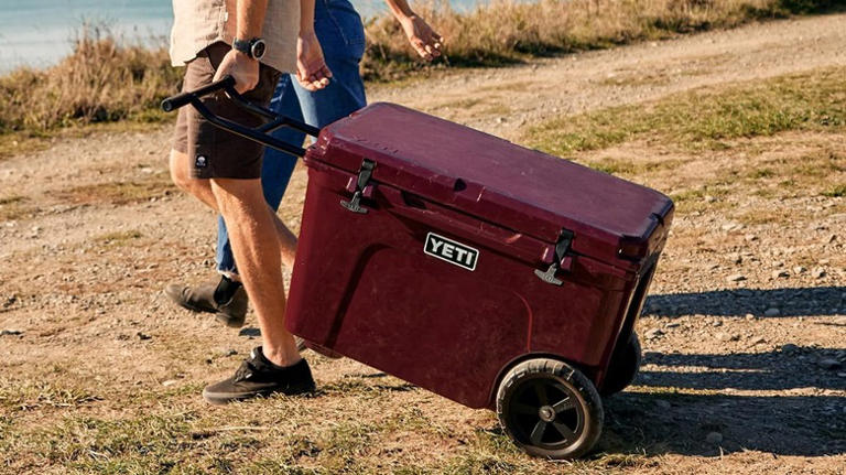 11 Best Wheeled Coolers, According To Online Reviews