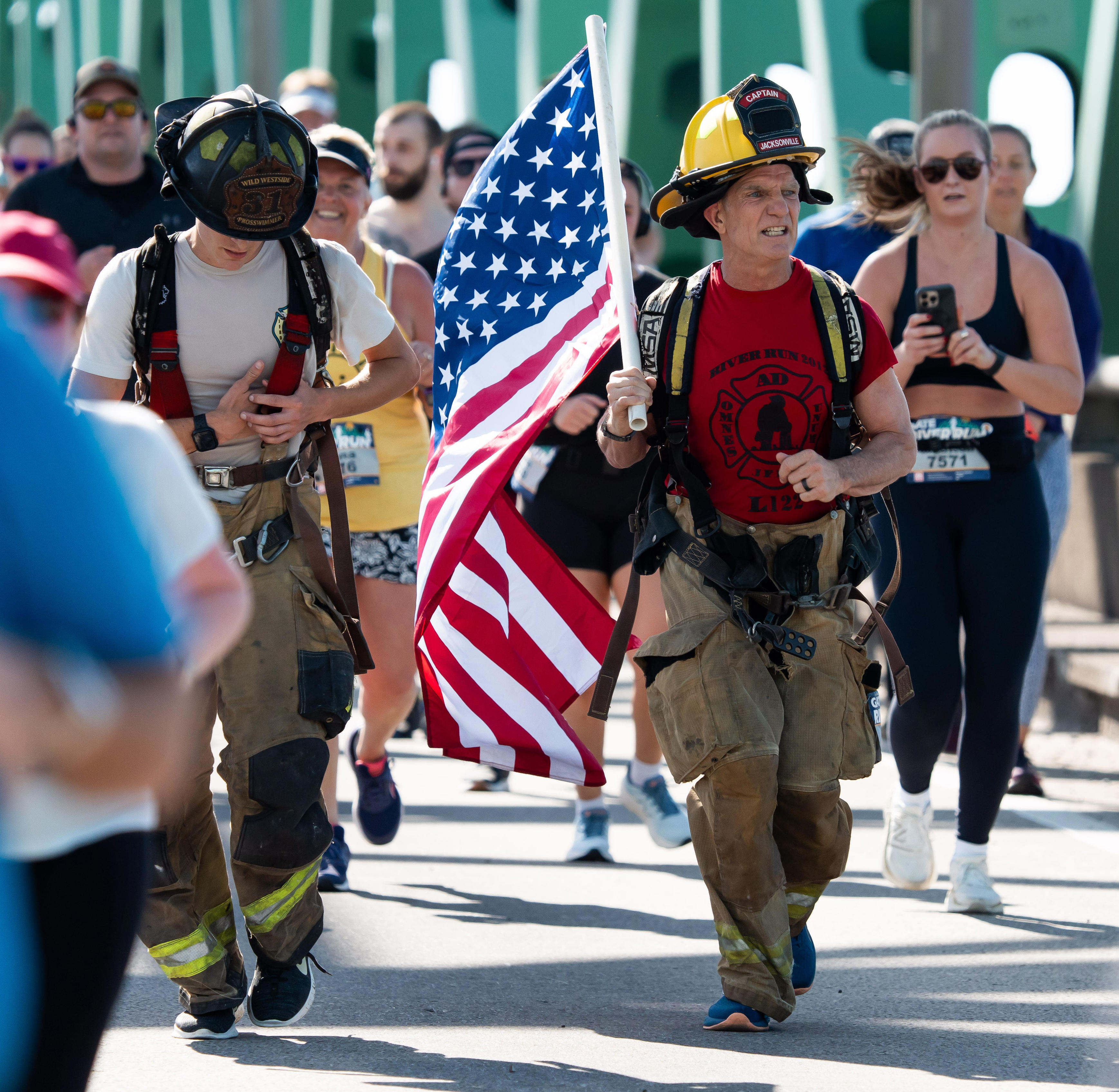 Gate River Run: 40-pound load doesn't deter JFRD firefighter from 15K ...