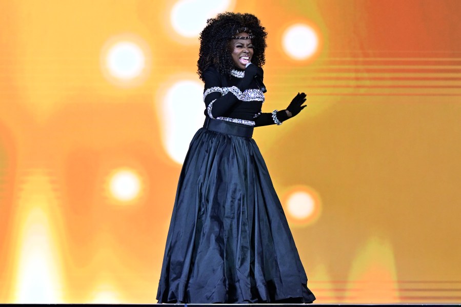Singer Angie Stone killed in car crash after leaving Alabama performance
