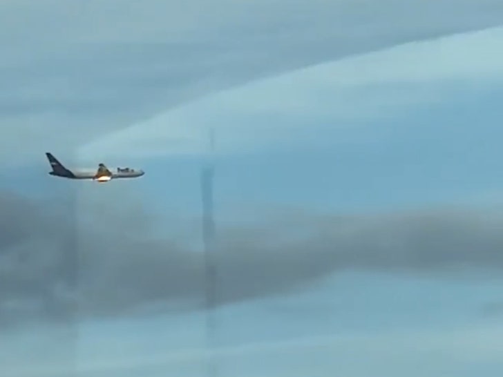 FedEx Cargo Plane Erupts in Fire, Makes Emergency Landing
