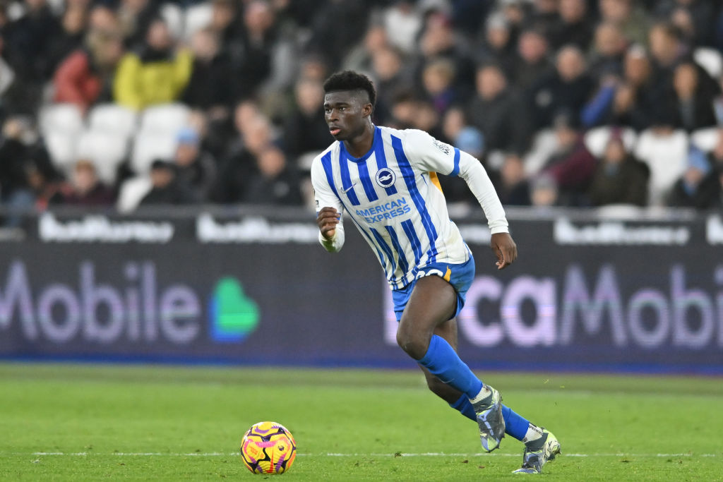 Premier League star urged to snub 'inferior' Chelsea for Liverpool