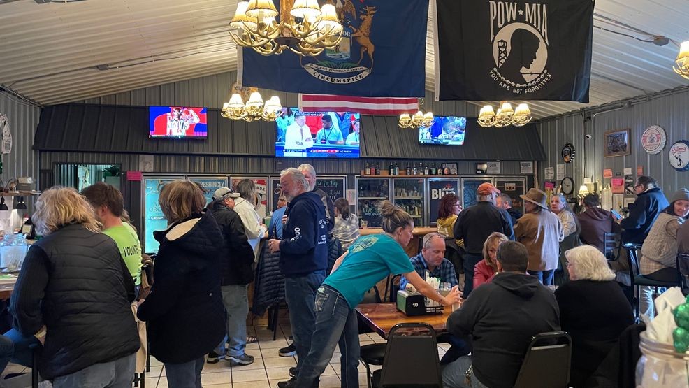 Community rallies with pub crawl to support Yankee Bill's employees ...