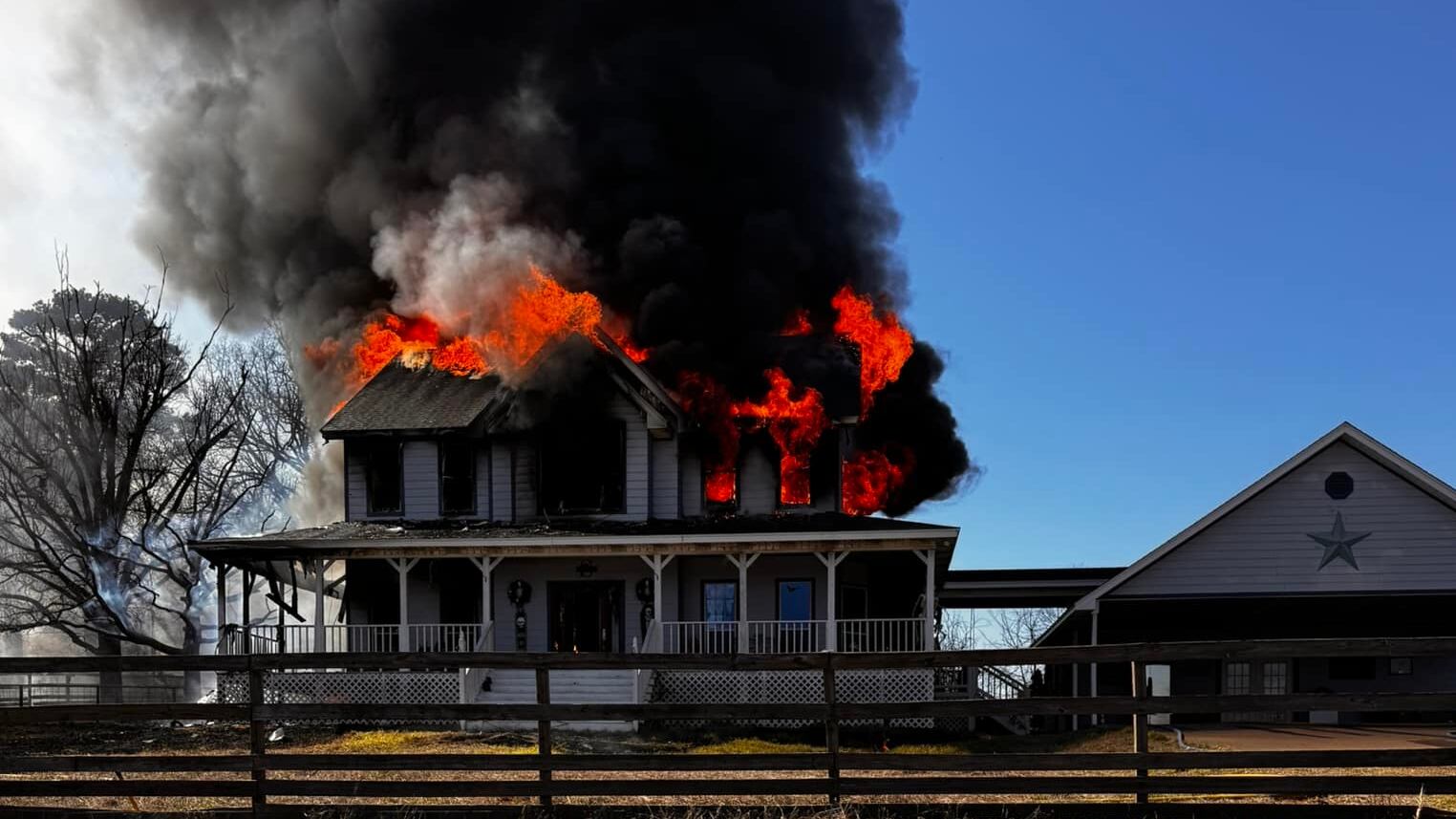 7 departments respond to large house fire north of Henderson