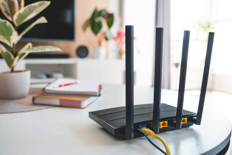 Two Technicians Reveal the 5 Worst Places for Your Wi-Fi Router