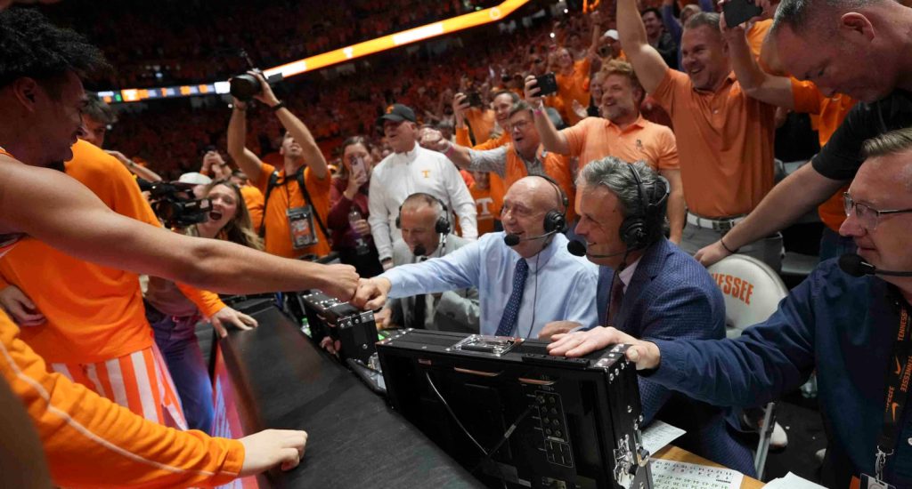 Announcers went crazy for Tennessee buzzer-beater