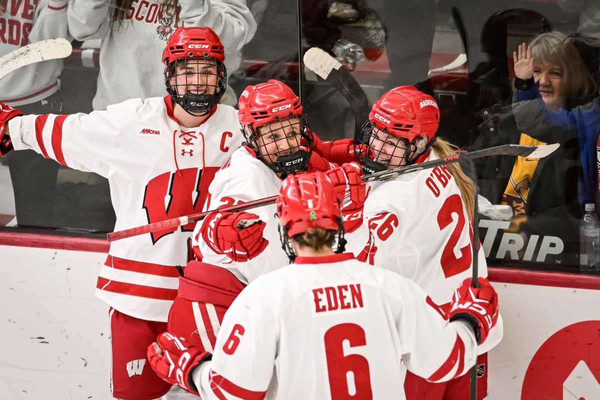 Wisconsin Women's Hockey Breaks Dam on Beavers Defense