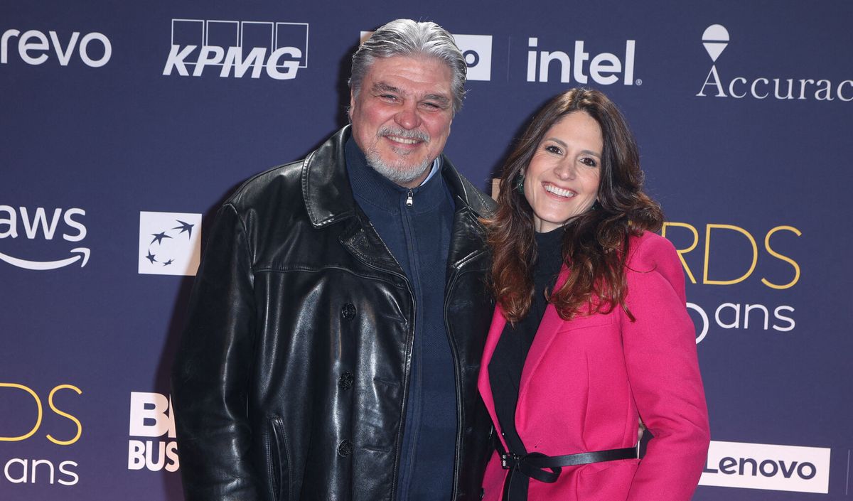 David Douillet : A 41 ans et du haut de son 1m83, sa femme Vanessa se ...