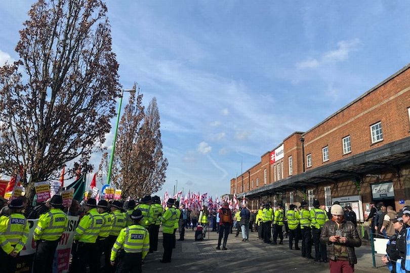 Police issue statement over 'concern' amid huge operation for Nuneaton ...