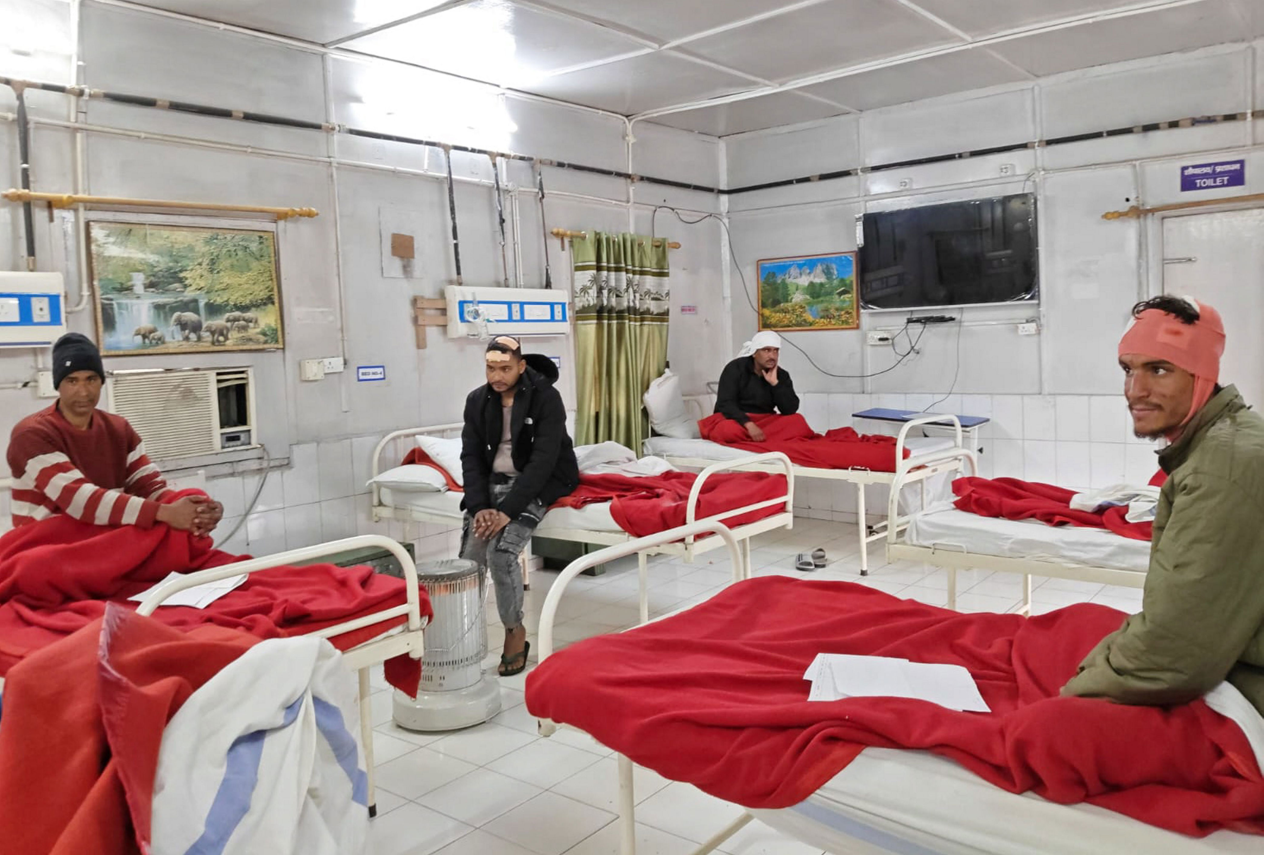 Uttarakhand avalanche: Of 50 workers rescued, 4 die; search on for 4 ...