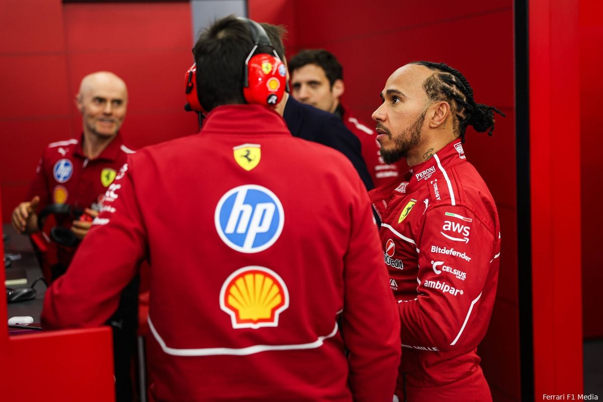 Het Ferrari-debuut van Hamilton | Contact met engineer verloopt stroef ...