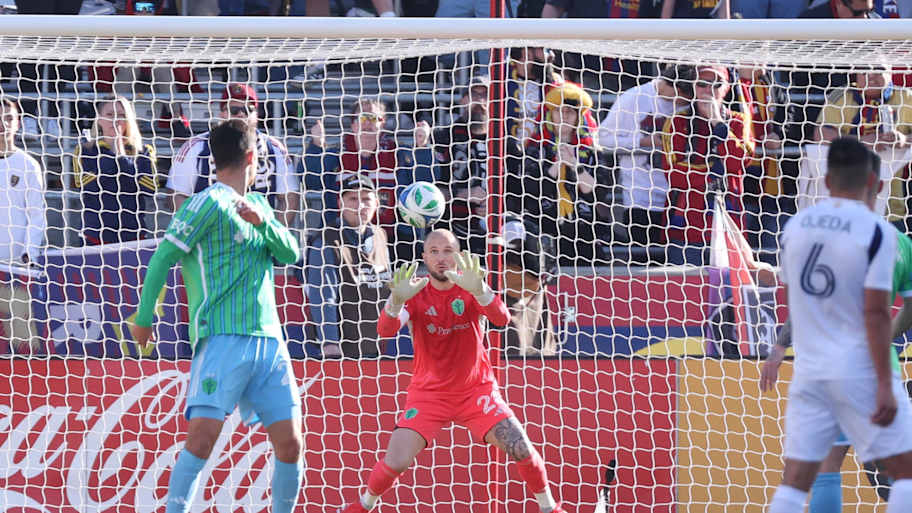 IFAB will finally penalize goalkeepers for time wasting