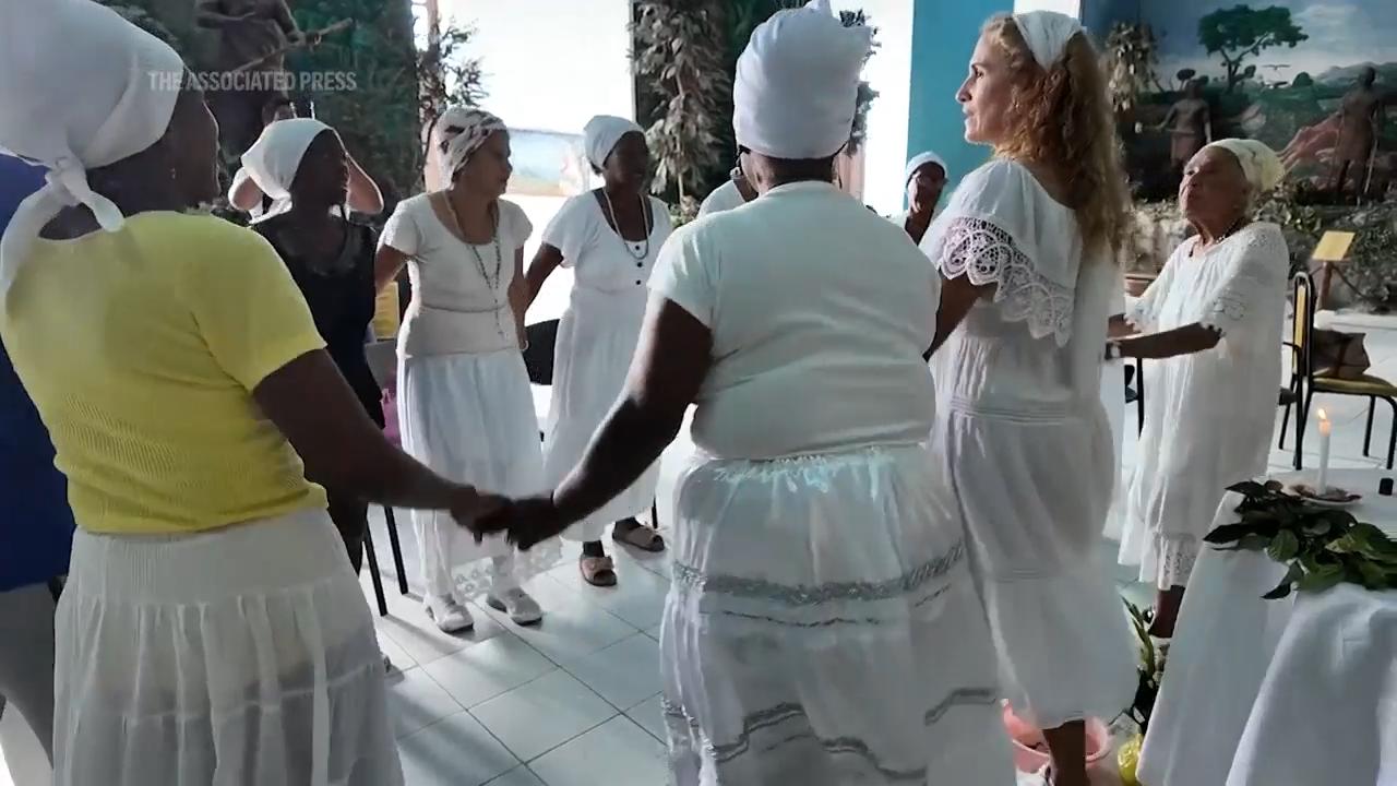 Afro-Cuban worshippers perform rituals in a spiritual mass for the Pope ...