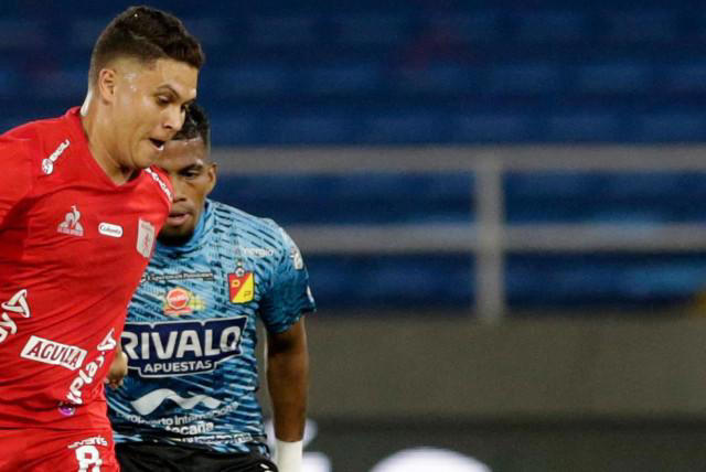 Juan Fernando Quintero deslumbra con genial pase, desde su campo, para ... Juan Fernando Quintero deslumbra con genial pase, desde su campo, para ...