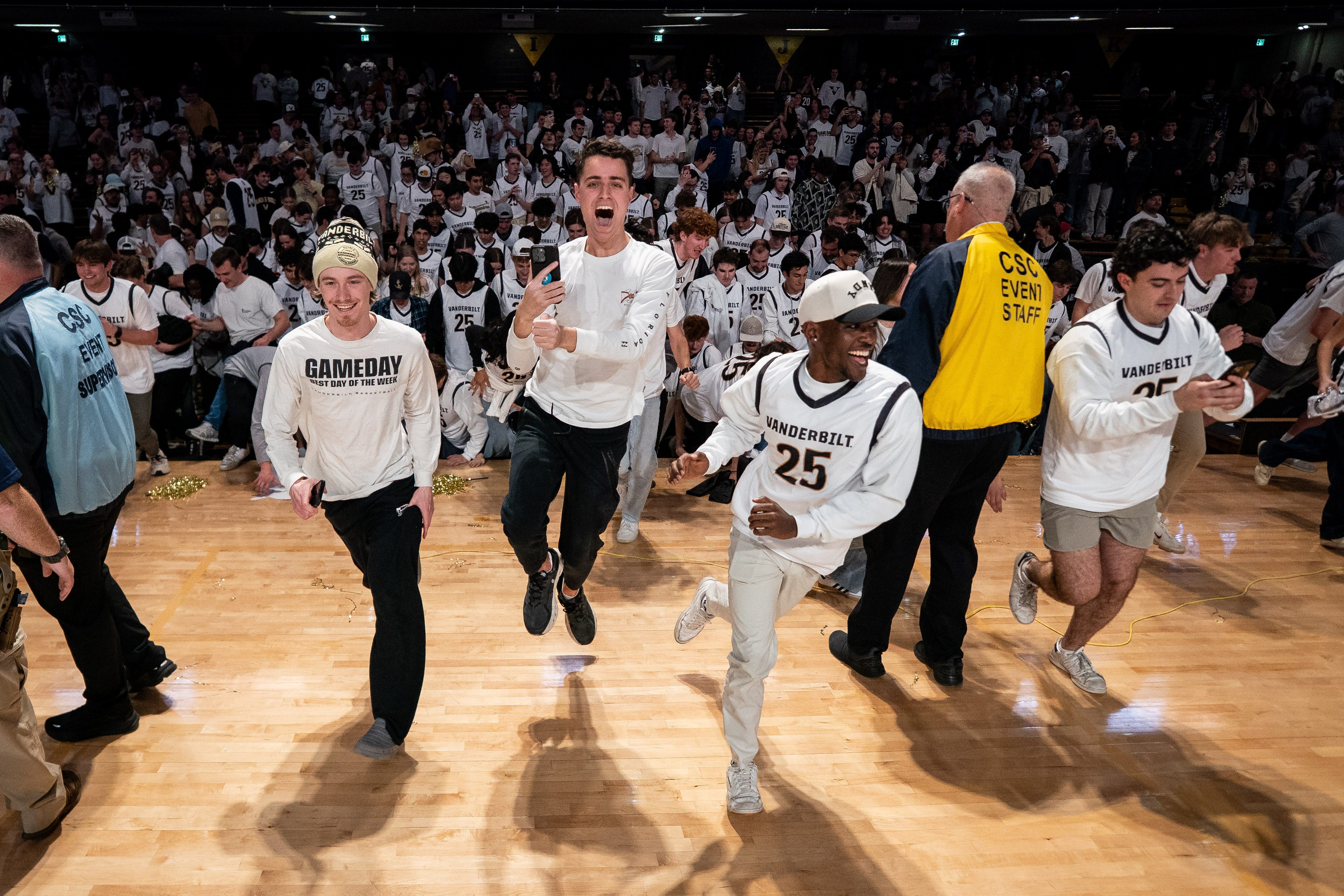 Vanderbilt basketball fans storm court after OT win vs Missouri. Why ...