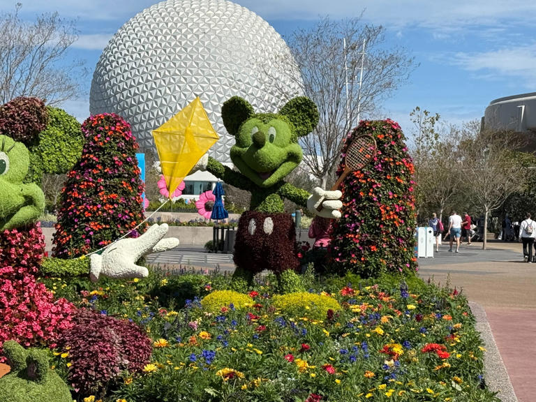 Mickey, Minnie, Pluto, and Chip 'n' Dale Among Newest Topiaries Added ...
