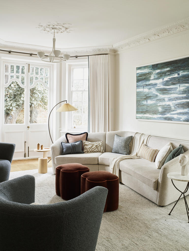 18 Modern Living Room Ideas That Are Oh-So-Stylish, Yet Still Soft and ...