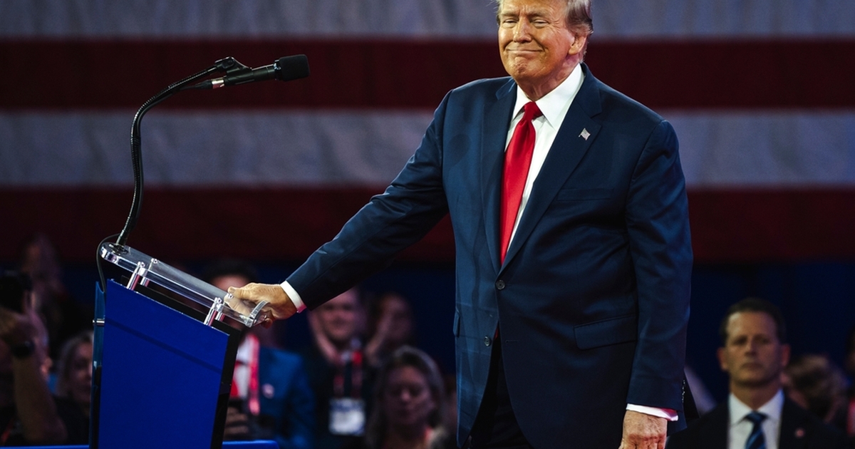 Trump Signs Executive Order Declaring English as the Official Language ...