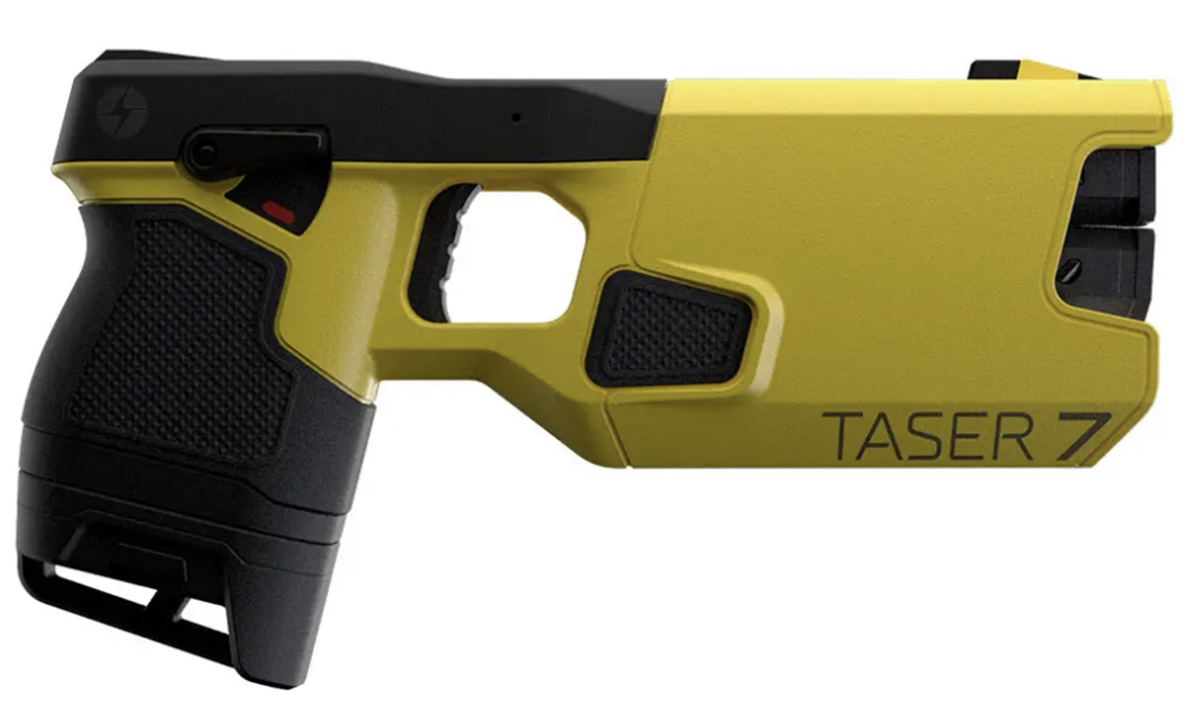 [단독] 연발 가능한 신형 테이저건 보급 ‘지지부진’