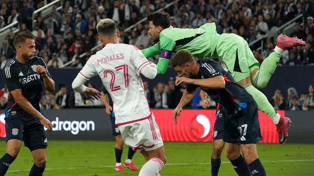 SDFC Delights in Debut Draw Before Record Snapdragon Crowd, But Crude ...