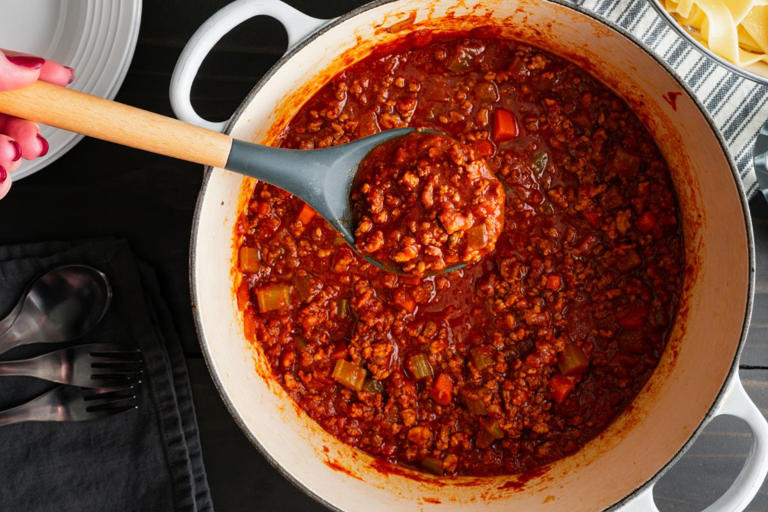130-letni przepis na sos bolognese, który podbija serca smakoszy. Ten ...