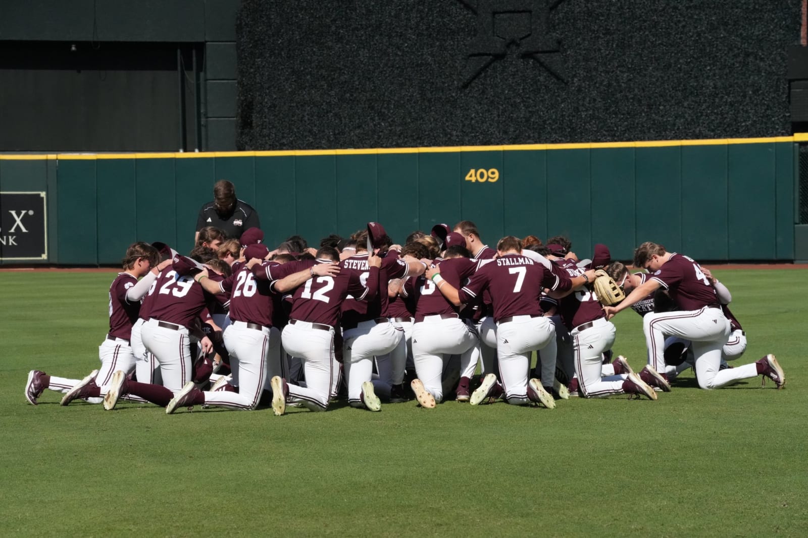 Diamond Dawgs squander ball game against Arizona in Houston, 6-5