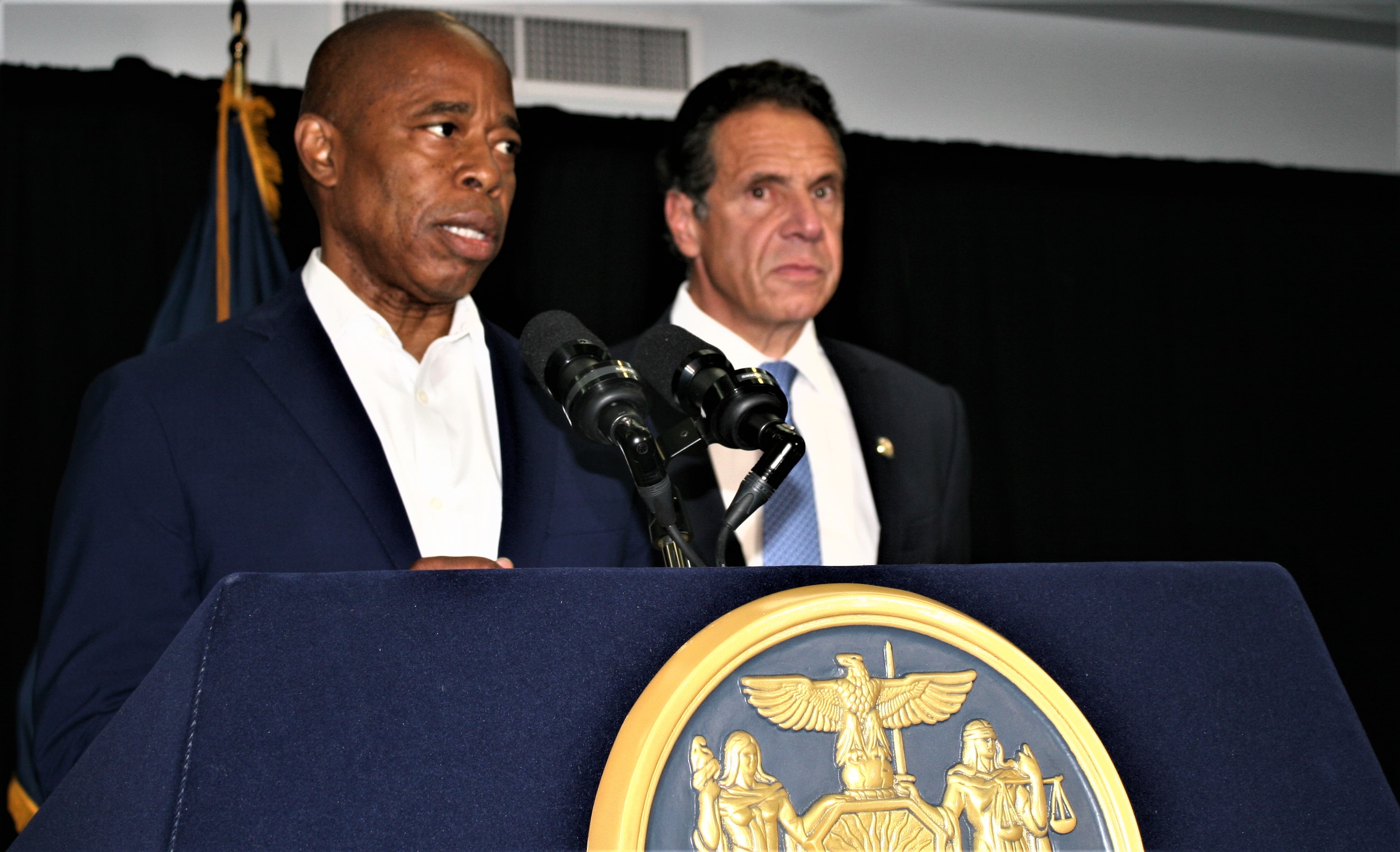 Adams en lejano 4to lugar tras Mamdani: encuesta en elecciones a ...