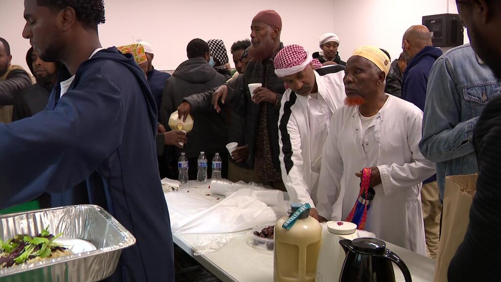 Muslims across Minnesota gather as the first day of Ramadan ends