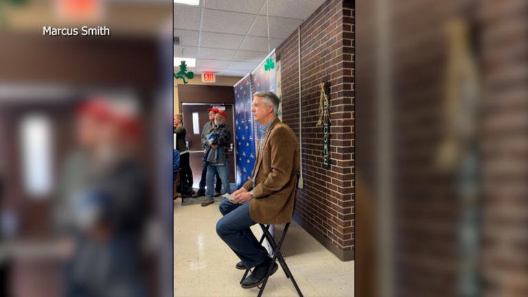 Senator Roger Marshall booed at Northwest Kansas town hall