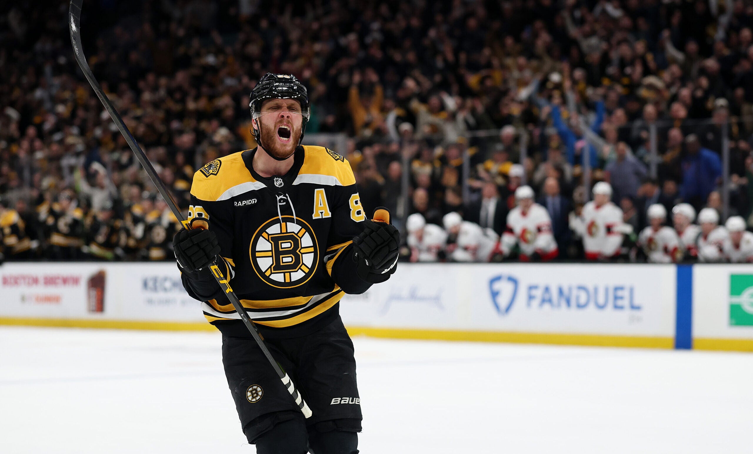 David Pastrnak extends career-long point streak, assures Bruins will ...