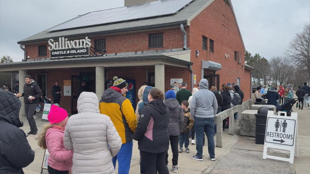 Sullivan's on Castle Island in Boston reopens for 2025 season to line ...